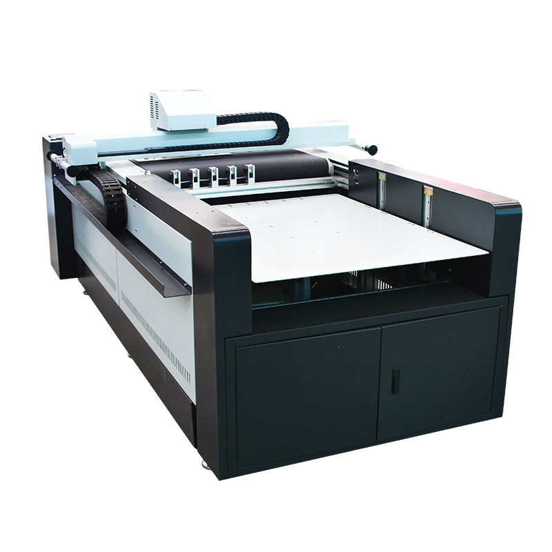 Stanswerk : drukwerk stansen en doosjes vouwplakken